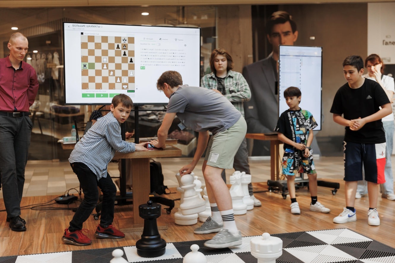 For the first time ever: idChess digitized giant chess tournament
