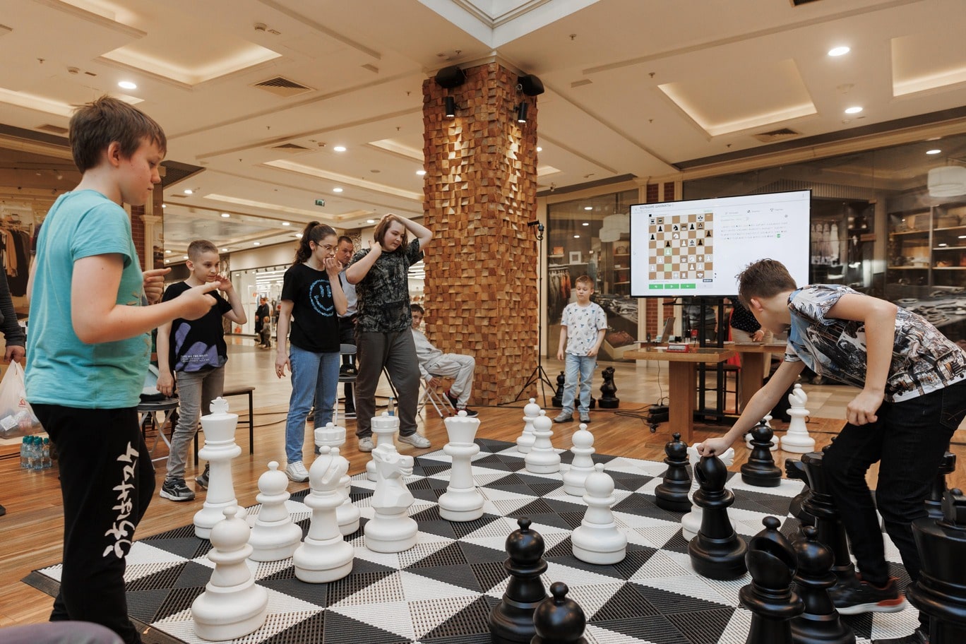 For the first time ever: idChess digitized giant chess tournament