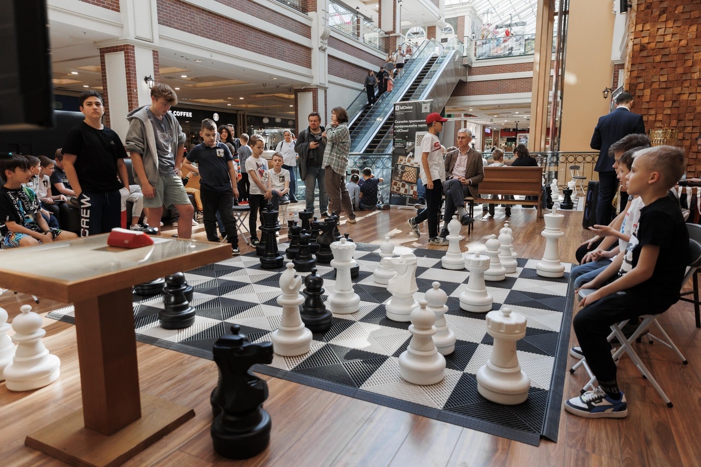 For the first time ever: idChess digitized giant chess tournament